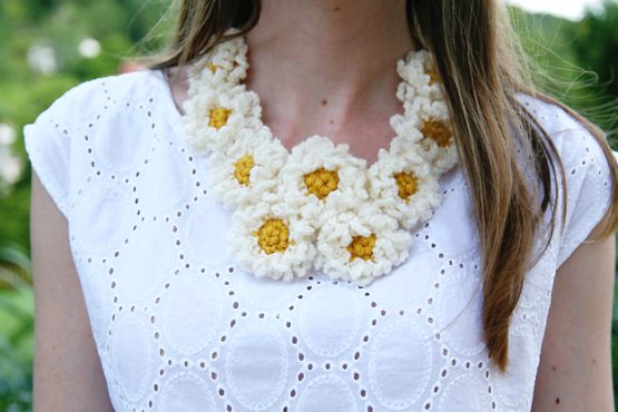 DIY: Crochet Daisy Chain Necklace