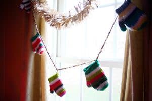 Cozy Mitten Garland